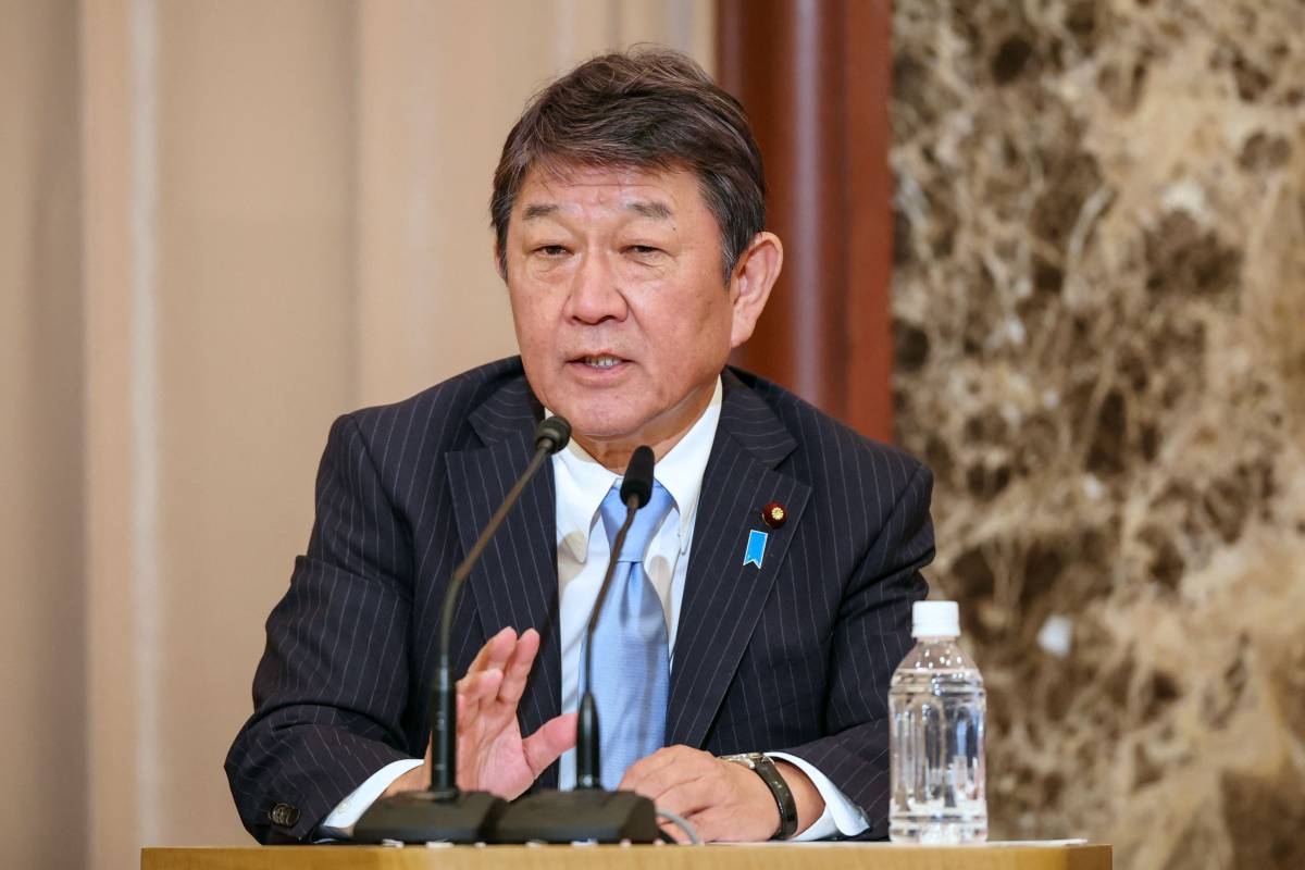 'Trump Whisperer' ex-minister joins Japan PM race