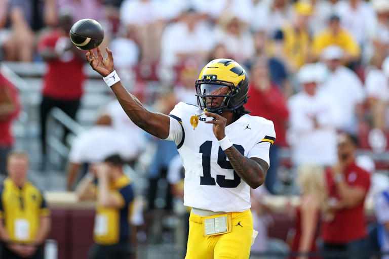 Joel Klatt: Michigan's Offense Has 'Identity Issue,' But Bryce ...