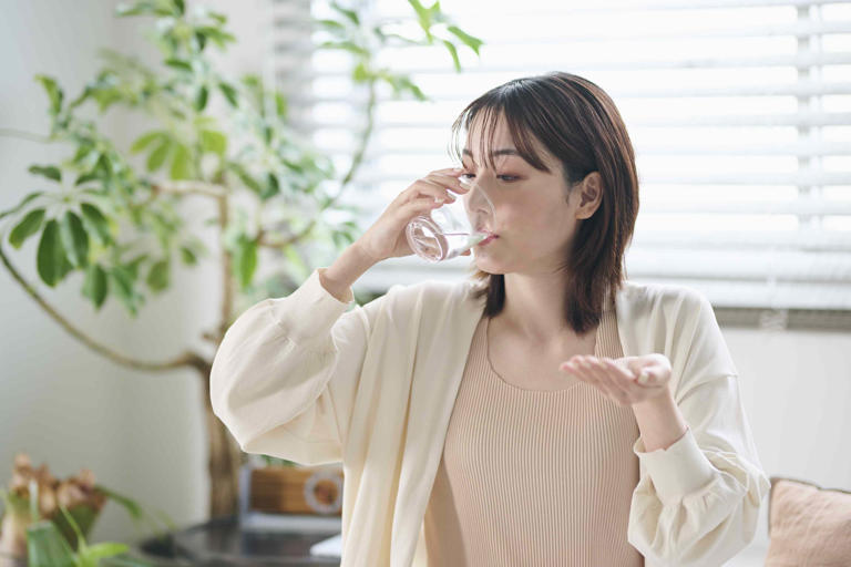 Should You Change Your Body Position When Taking Pills?