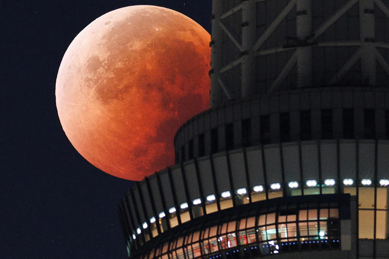Blood moon rises during total lunar eclipse. See the photos.