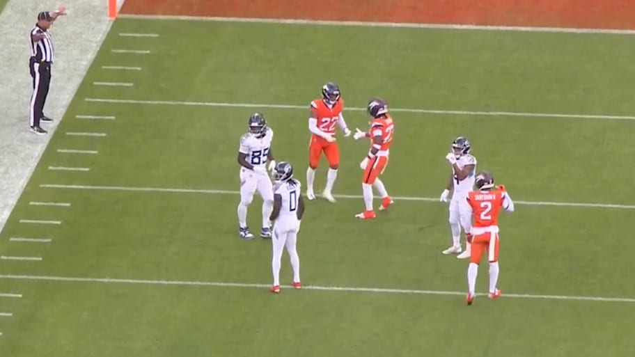 Confused Titans Wide Receivers Look to Bench After Oddly Botched Screen ...