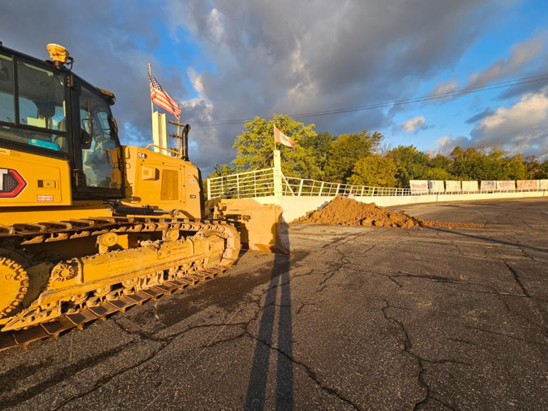 Oswego Speedway begins prep for Super Dirt Week