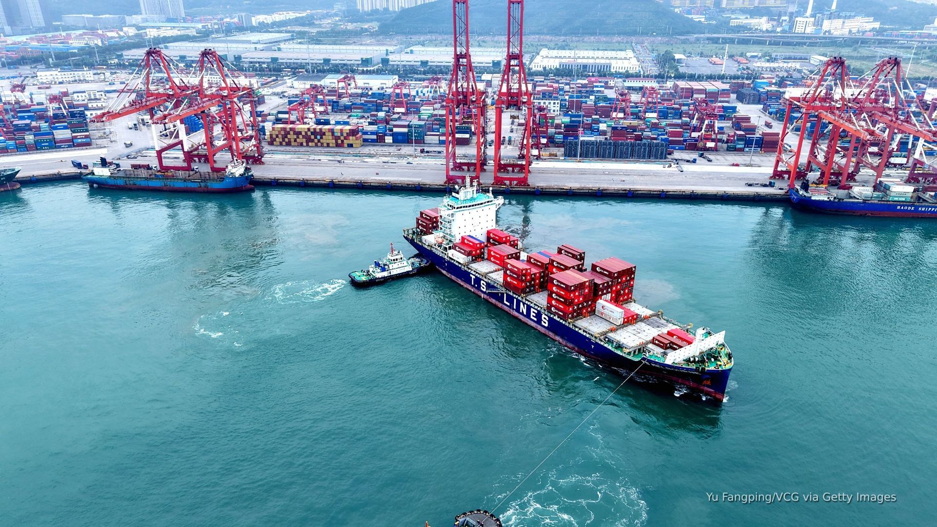 Chinese exports to US plunge as Trump tariffs bite