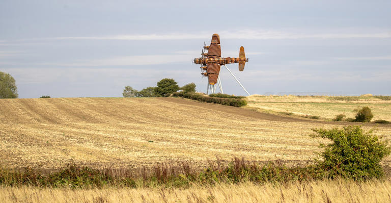 On Freedom’s Wings: Incredible photos show huge new Lancaster bomber ...