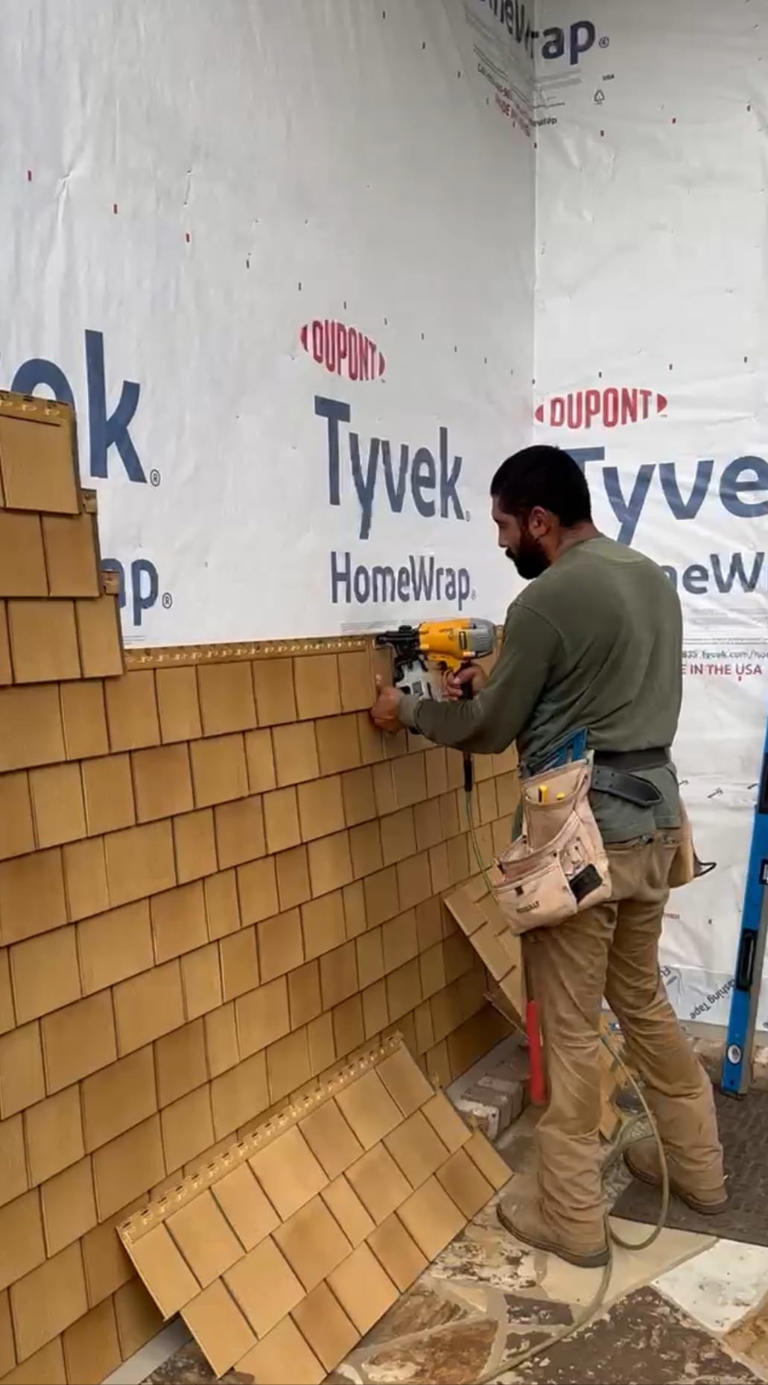 How do I calculate the amount of siding needed for a house?