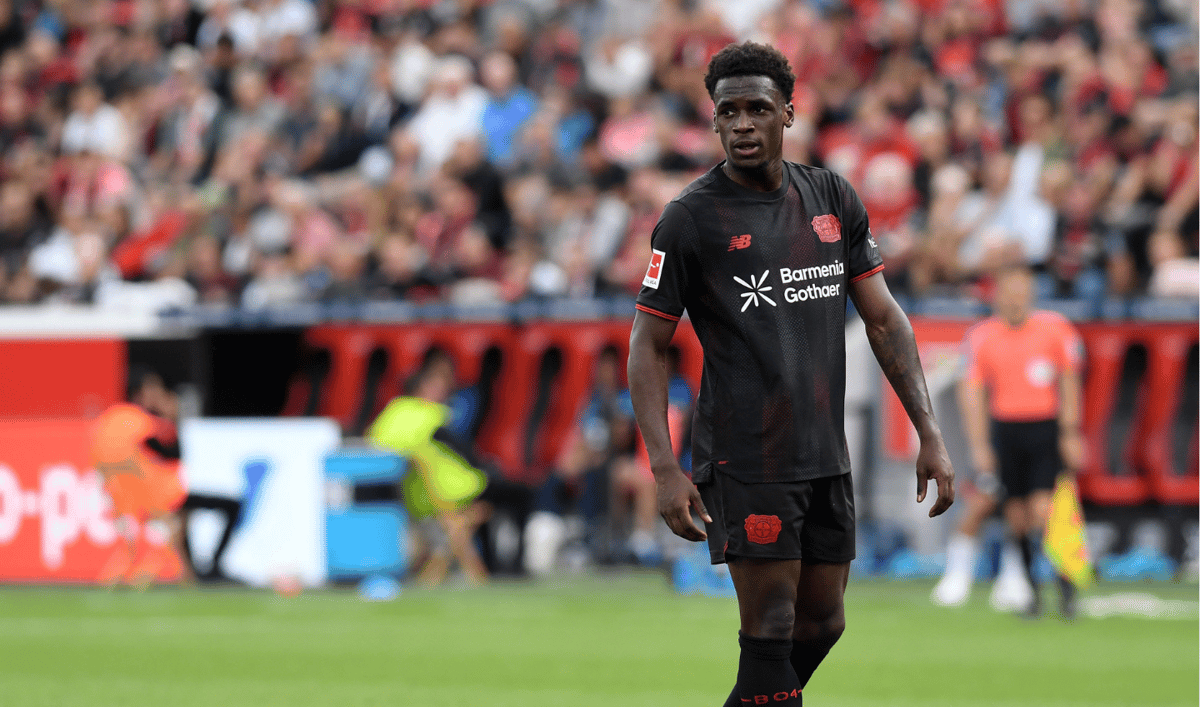 Ernest Poku valt volledig stil na vraag over Erik ten Hag