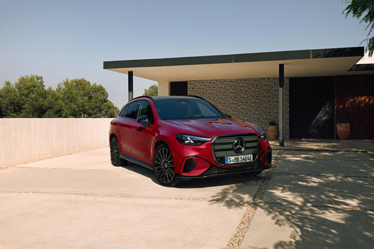 Mercedes-Benz introduces all-electric GLC 400 4Matic with EQ Technology