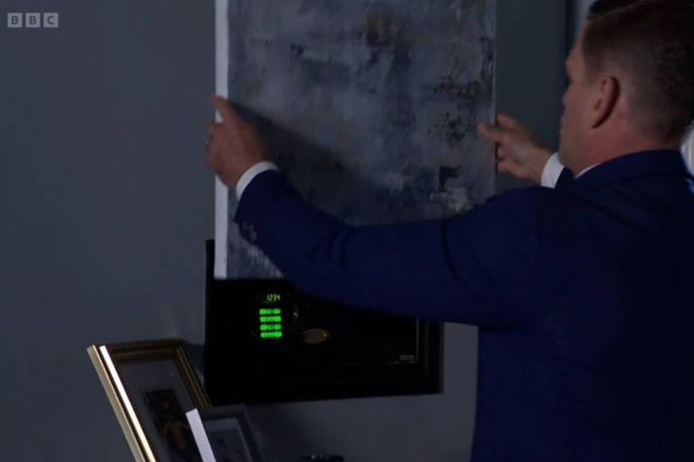 EastEnders viewers baffled by copper Jack Branning's 'ridiculous ...