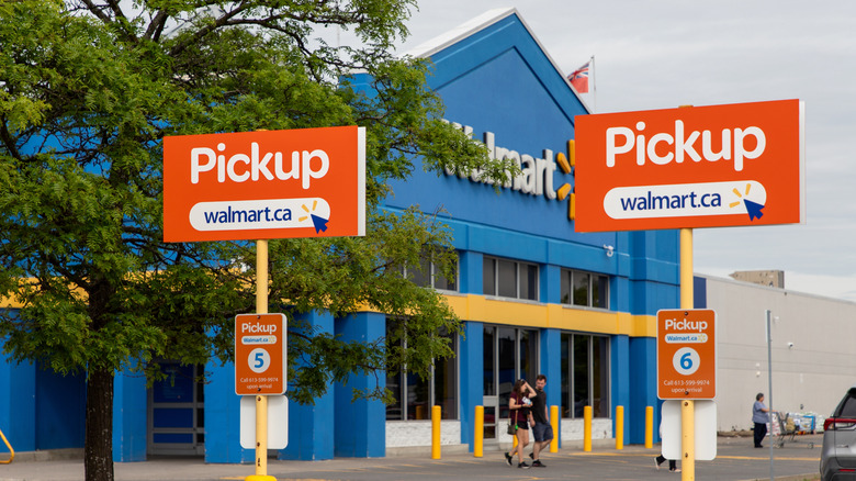 How Long Walmart Will Hold Your Curbside Grocery Pickup Order