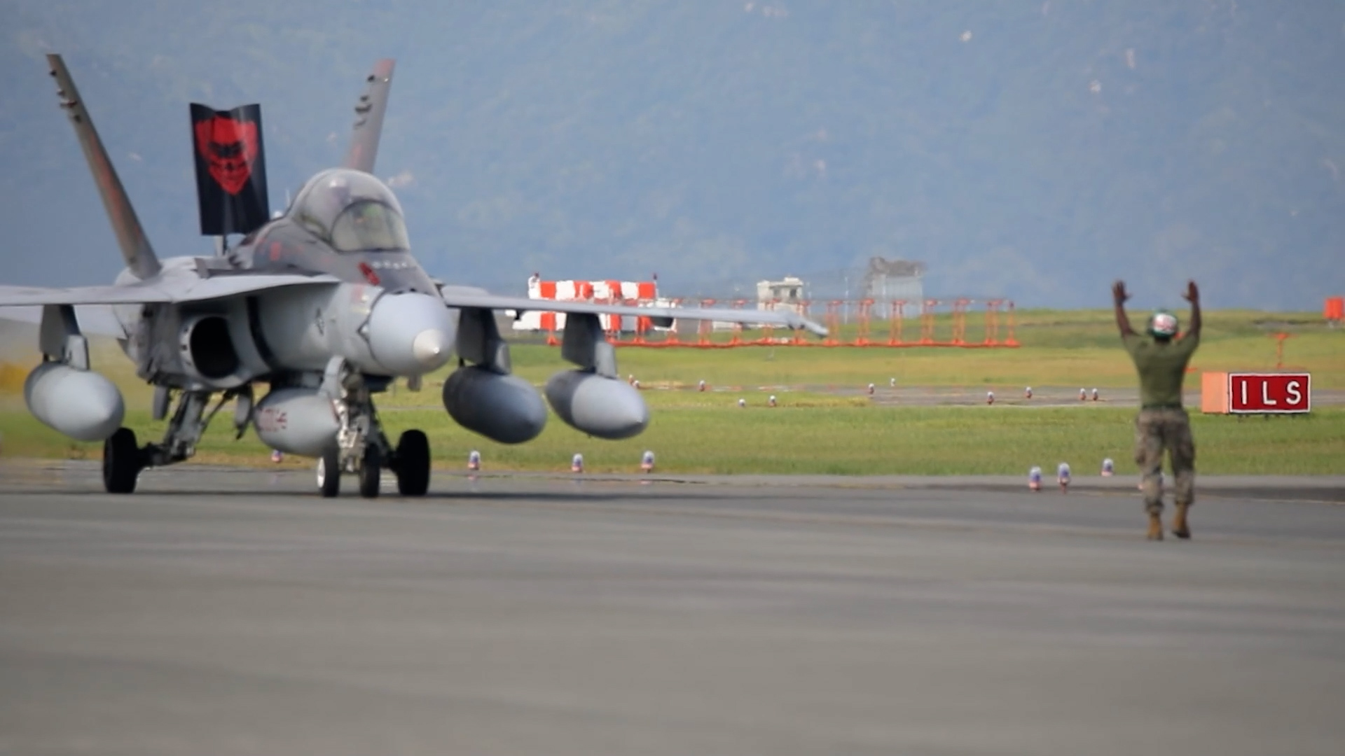 Un avion du Corps des Marines américain atterrit au Japon