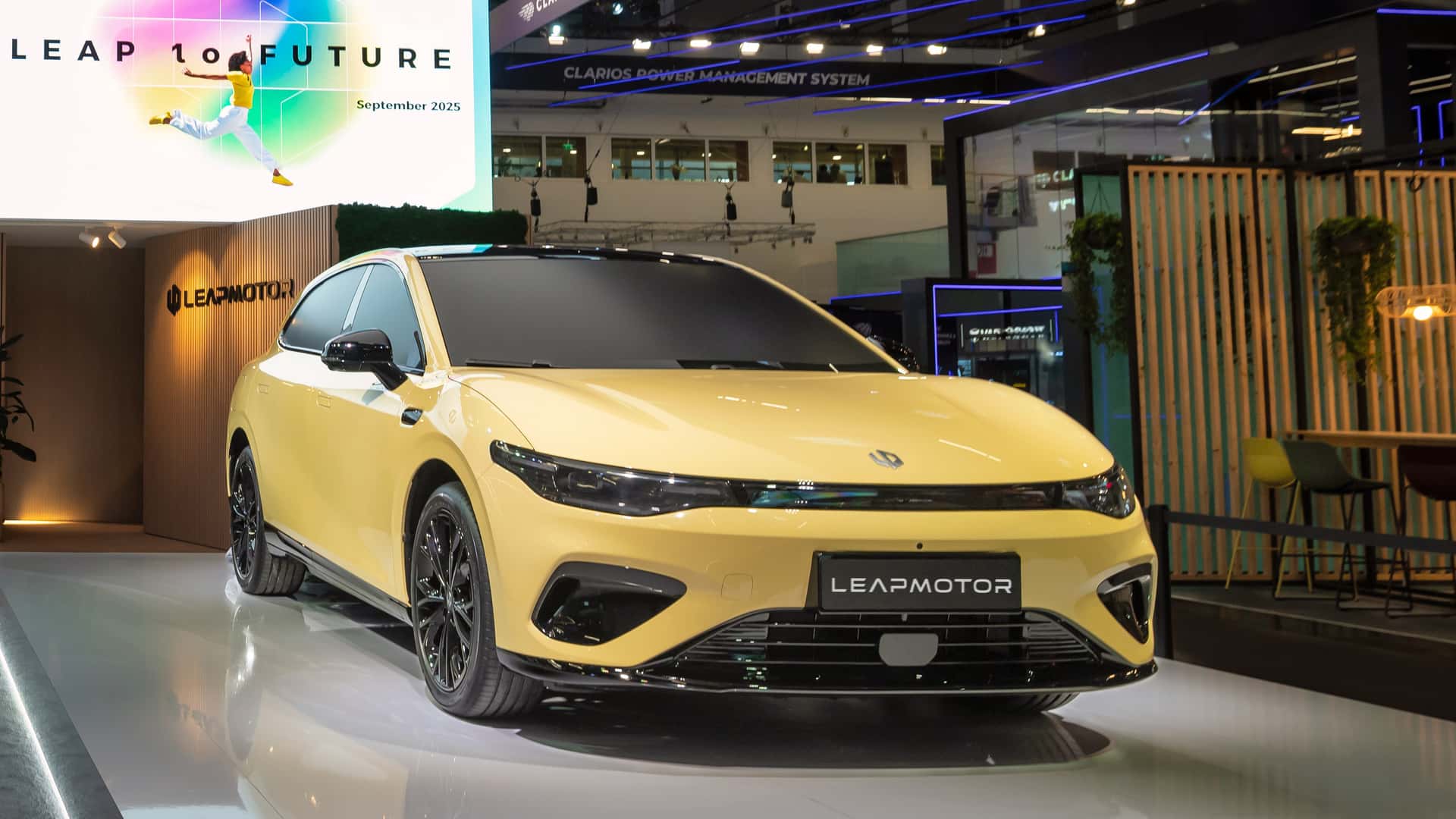 El Leapmotor B05 desafía al Volkswagen ID.3 y al MG4 en el segmento C