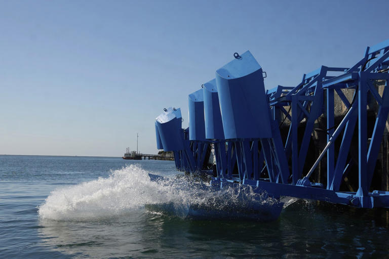 In LA Port, Bobbing Blue Floats Turning Wave Power Into Clean Energy