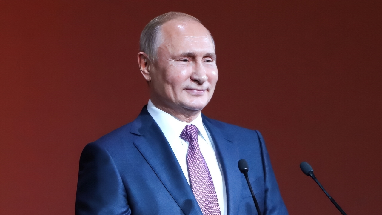 The Walls are Closing In On Vladimir Putin
