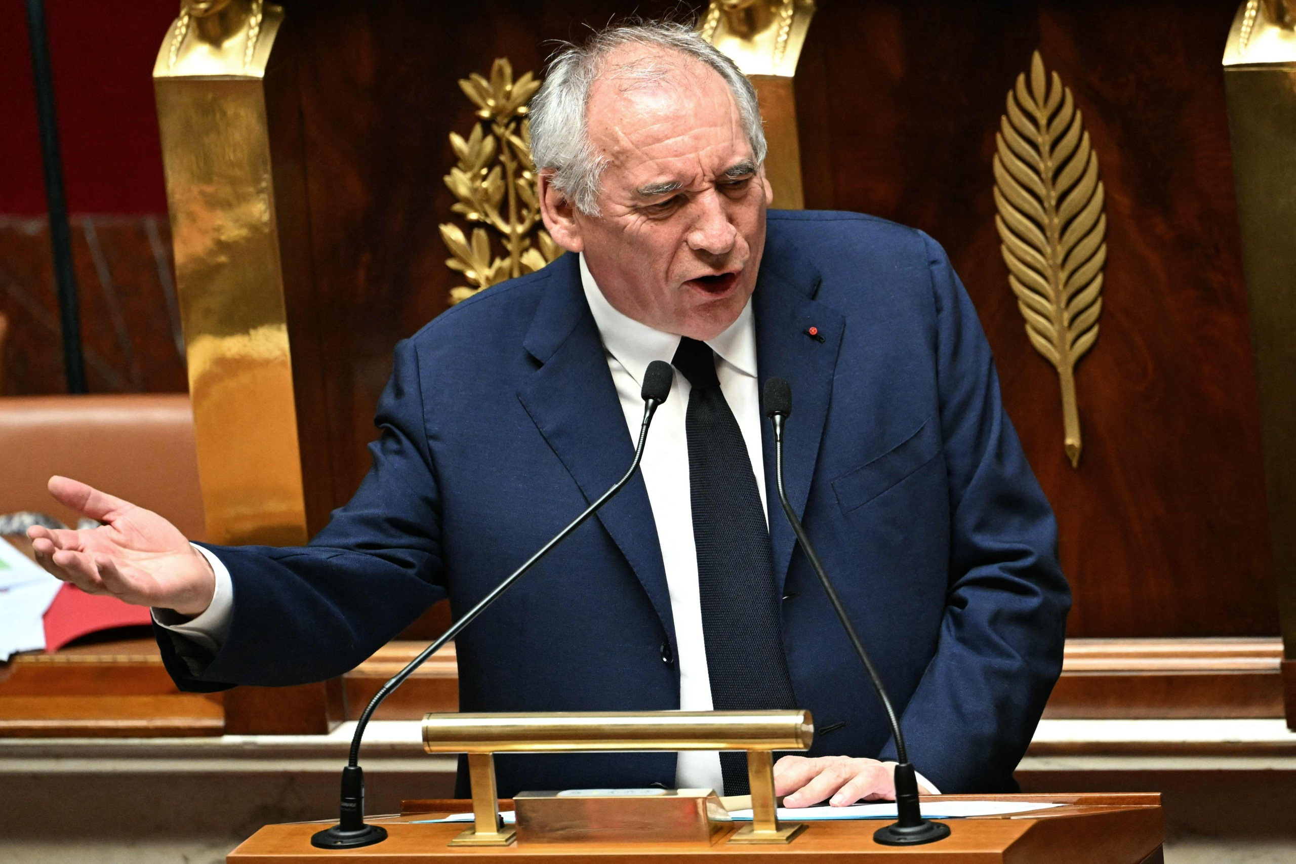 Ranskassa äänestetään pääministerin luottamuksesta – kerrotaan jo kutsuneen ministerit ...