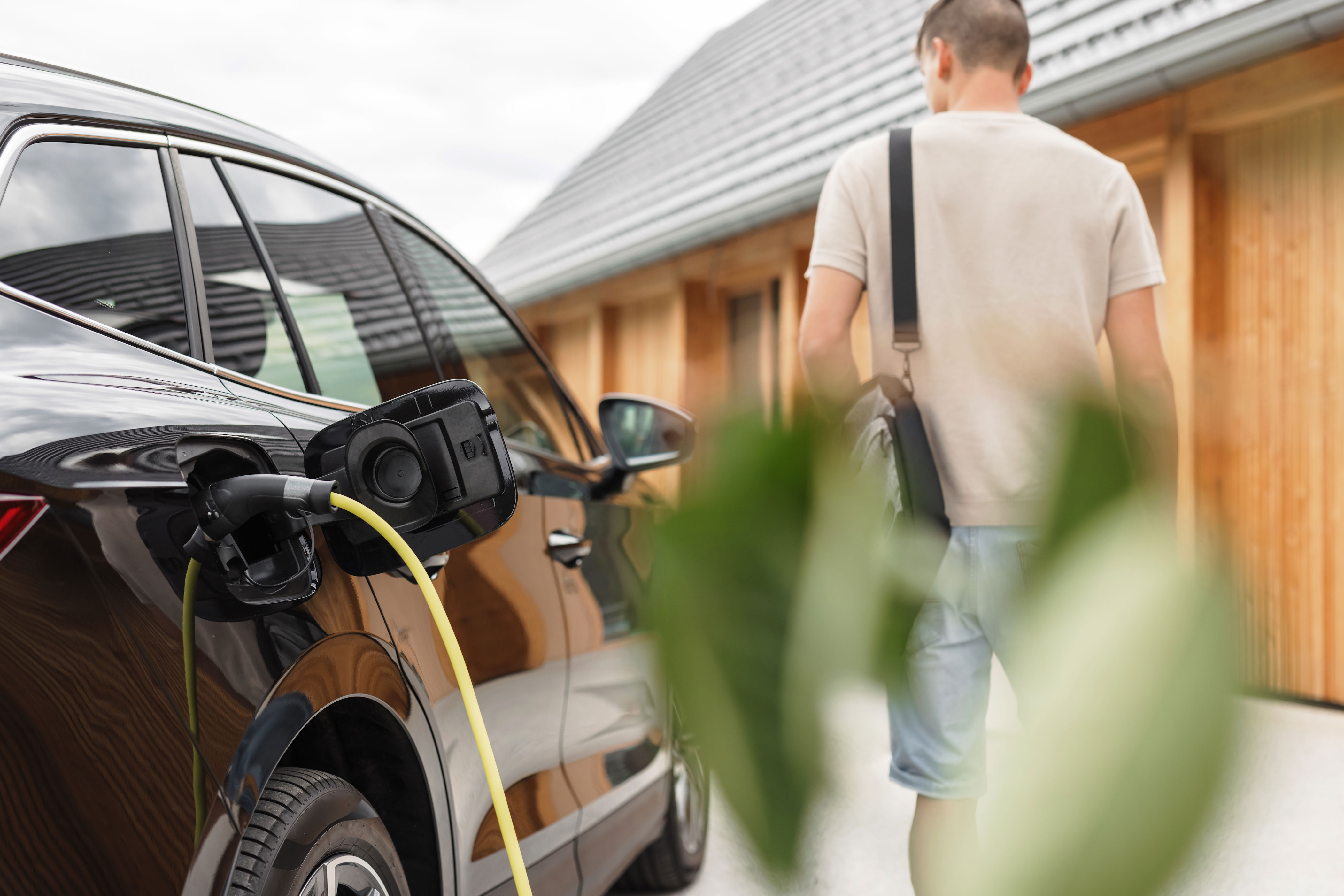 Dit bedrijf ziet waanzinnige kans: jouw auto als stroombron voor het gezin