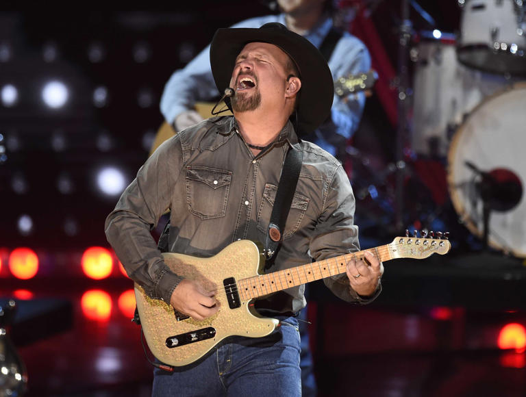 Garth Brooks to open Summerfest 2026 at American Family Insurance ...