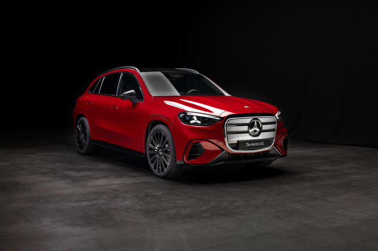 Mercedes GLC EQ Brings 483 HP, 39-Inch Superscreen, and World's First ...