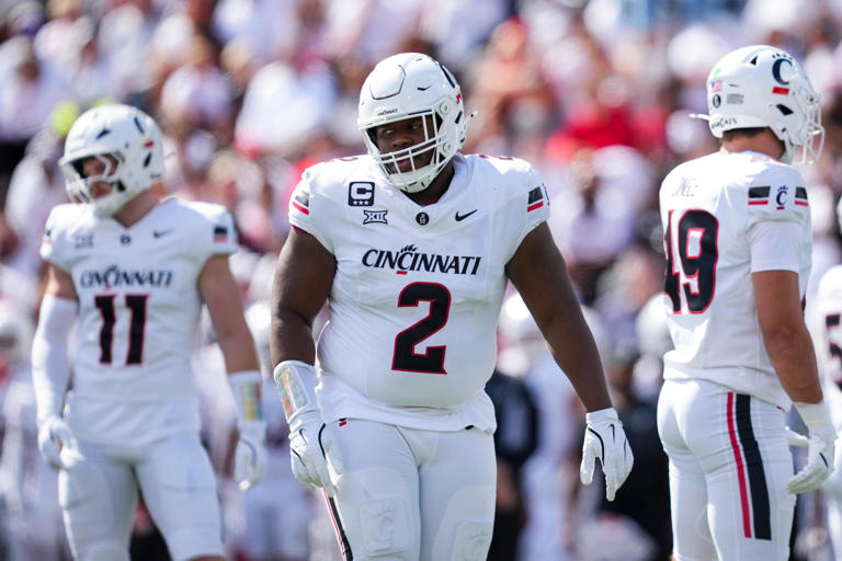 Cincinnati Bearcats knock off ranked Iowa State / Replay