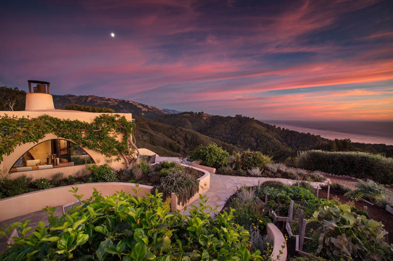 Big Sur Legend Mickey Muennig Gave This $5.5M Home Huge Arches and Epic ...