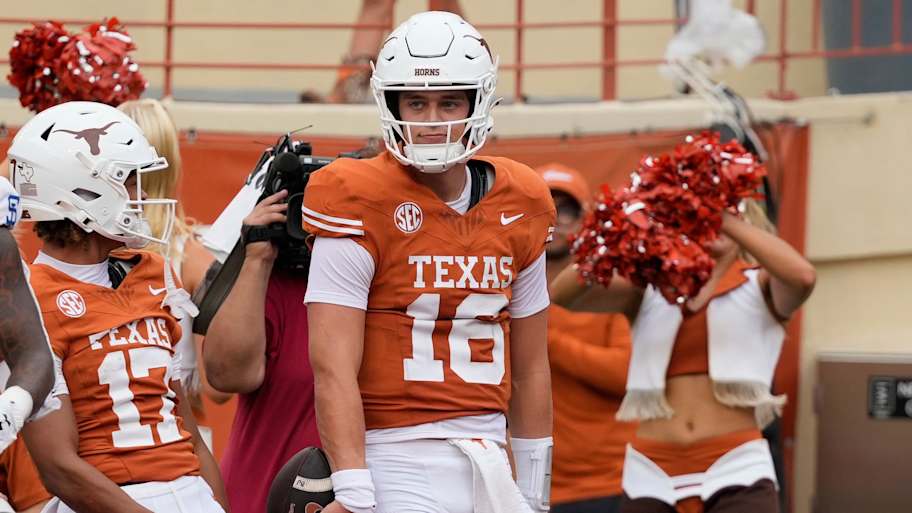 Texas RB CJ Baxter Impressed by Arch Manning’s Response to Week 1 Struggles