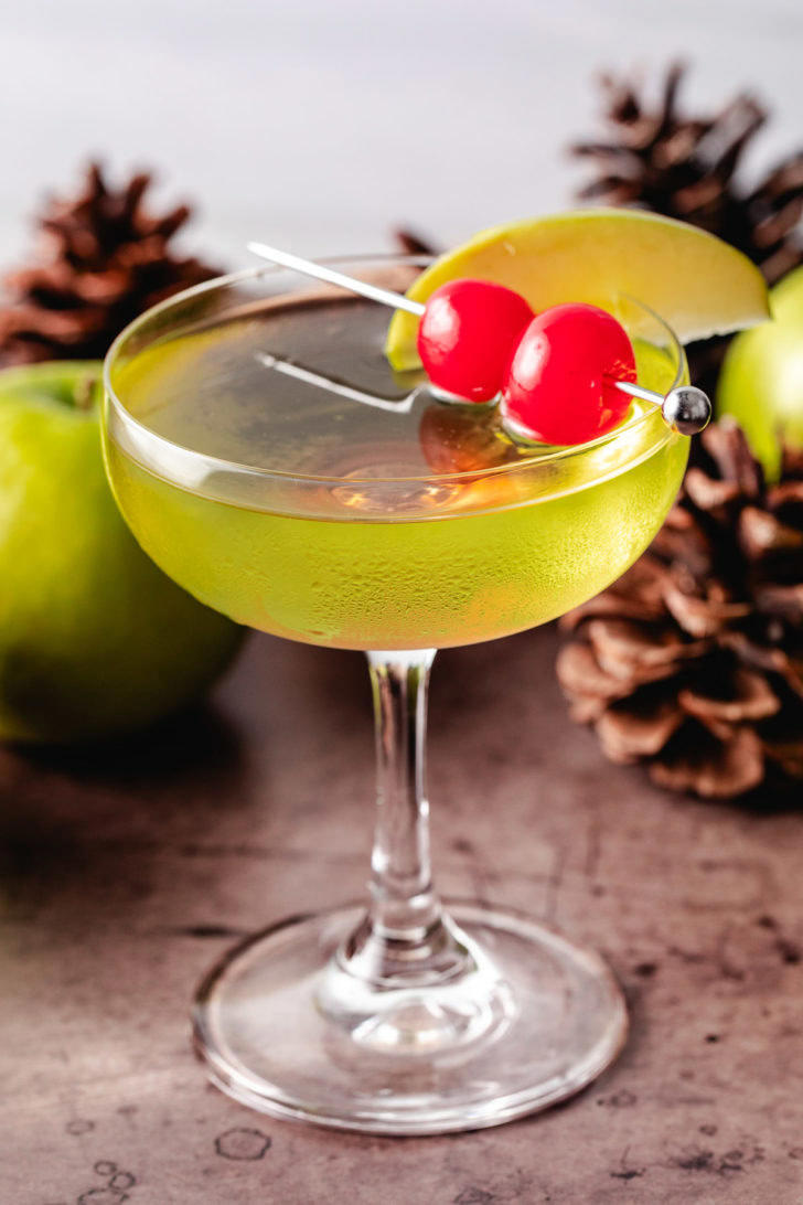 4-ingredient sour apple martini