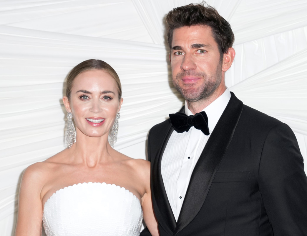 Emily Blunt and John Krasinski’s 2 Daughters Make Rare Appearance at U ...
