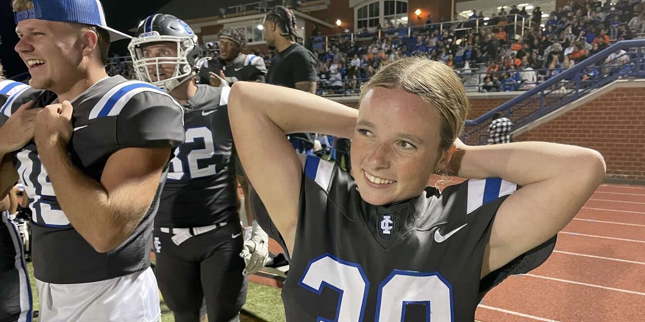 Freshman kicker makes history as first woman to score for Illinois ...