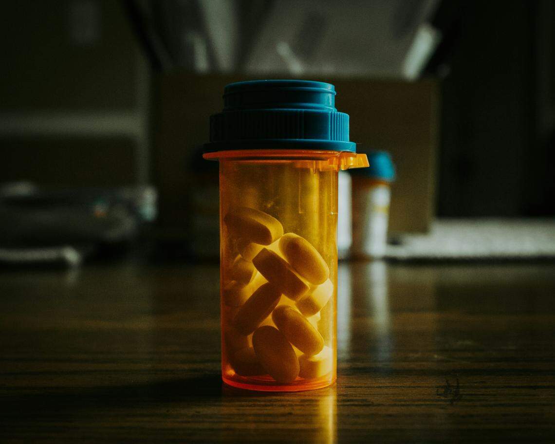 Man stole doctors' identities to illegally prescribe thousands of drugs ...