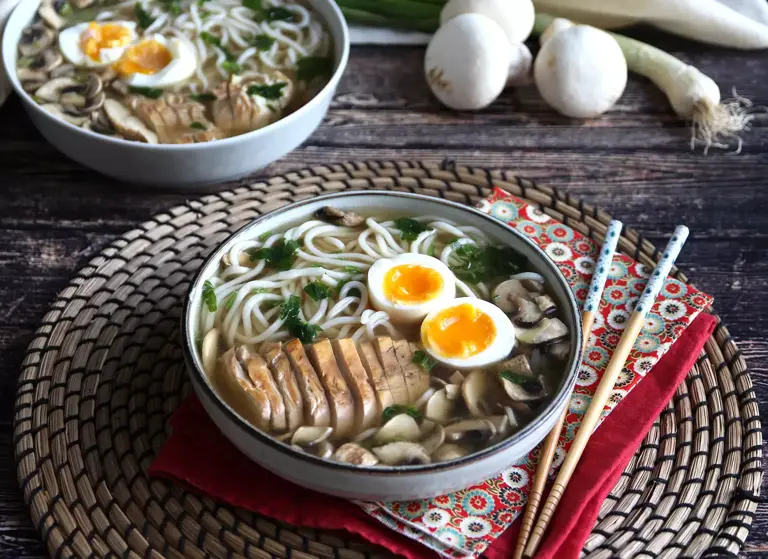 Chicken ramen: the easy version of this iconic asian dish!