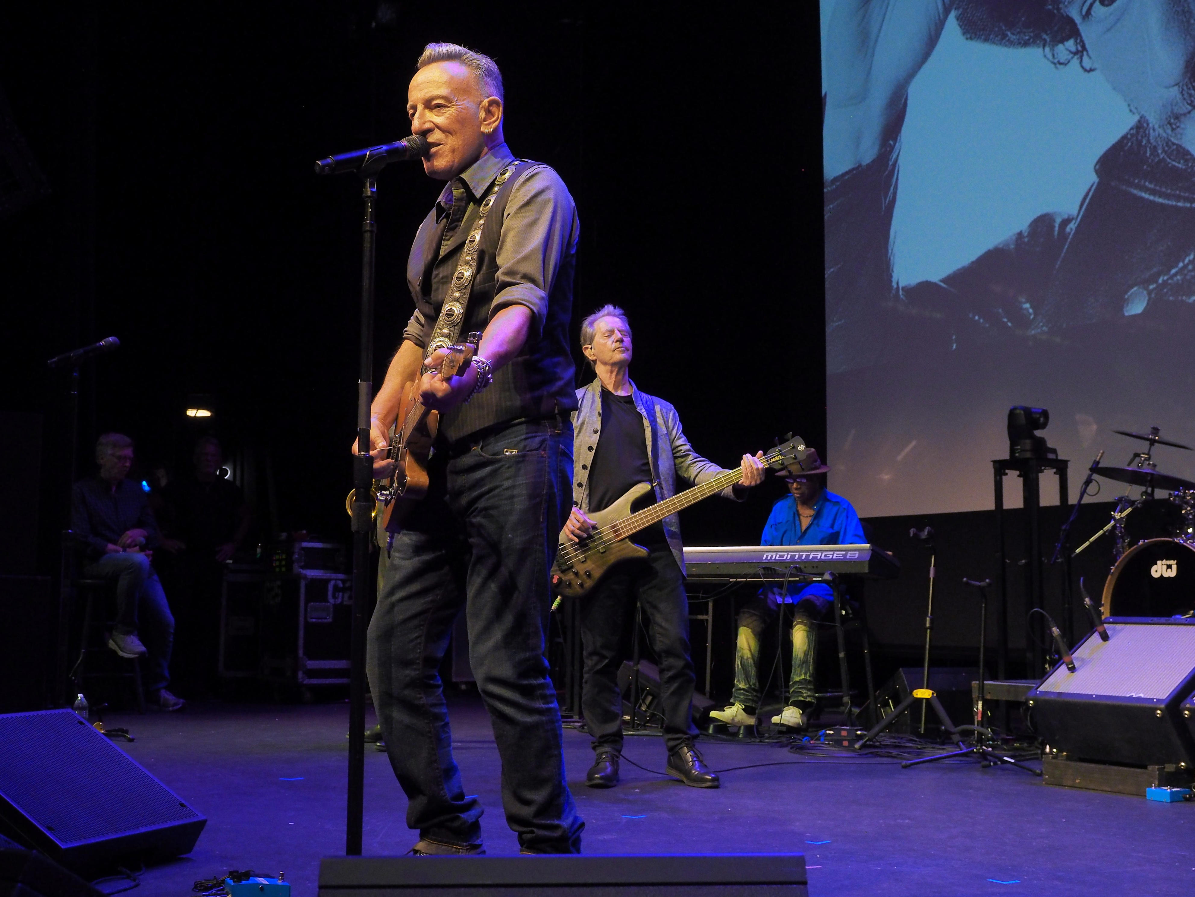 Bonds of Bruce Springsteen and E Street Band on display at 'Born to Run ...
