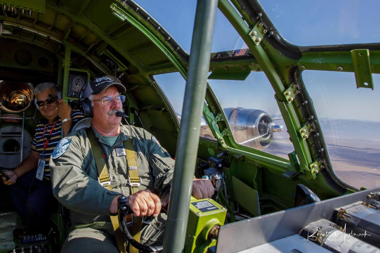 Warbird Pilot Mark Novak Reaches 1,000 Flight Hours in the Boeing B-29 ...