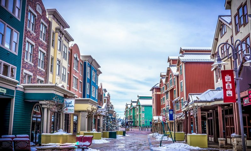 10 Mountain Towns With Year-Round Family Activities