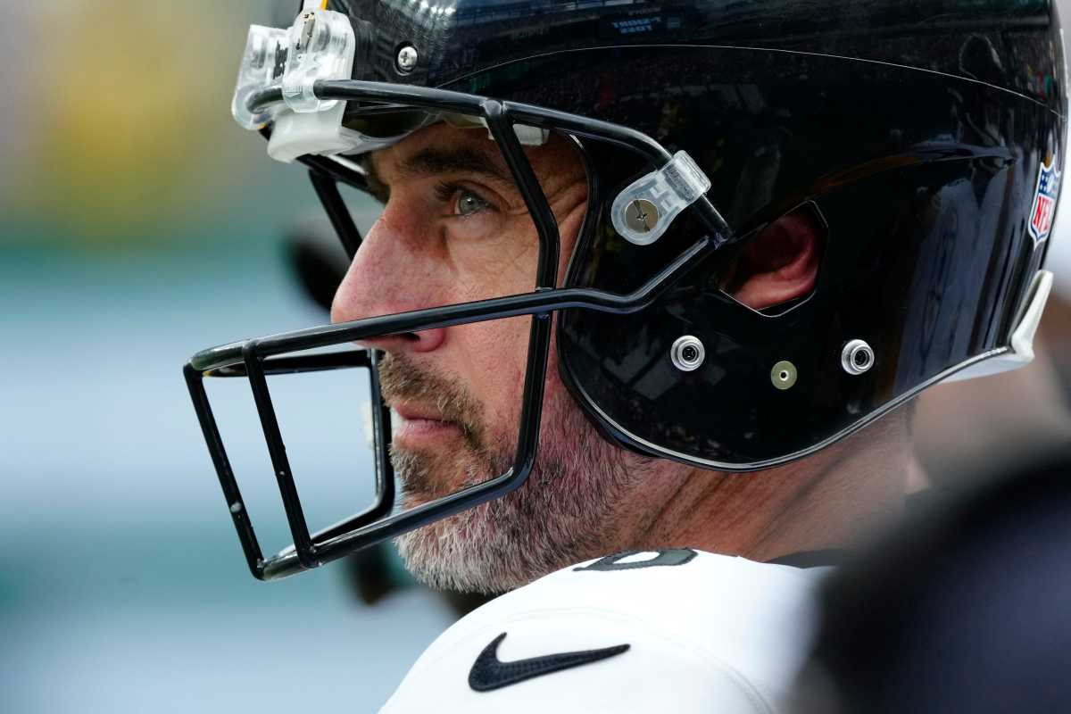 CBS Announces Historic Aaron Rodgers News After Steelers Debut