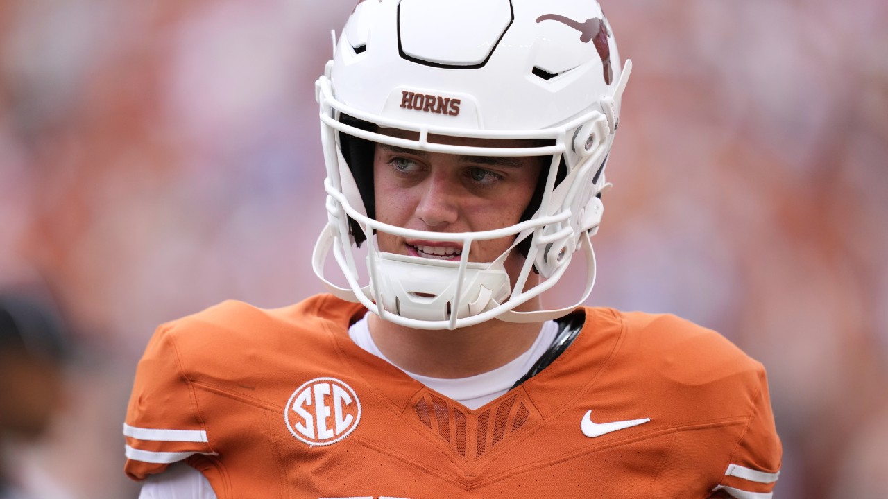 Texas coach dismisses questions about Arch Manning injury