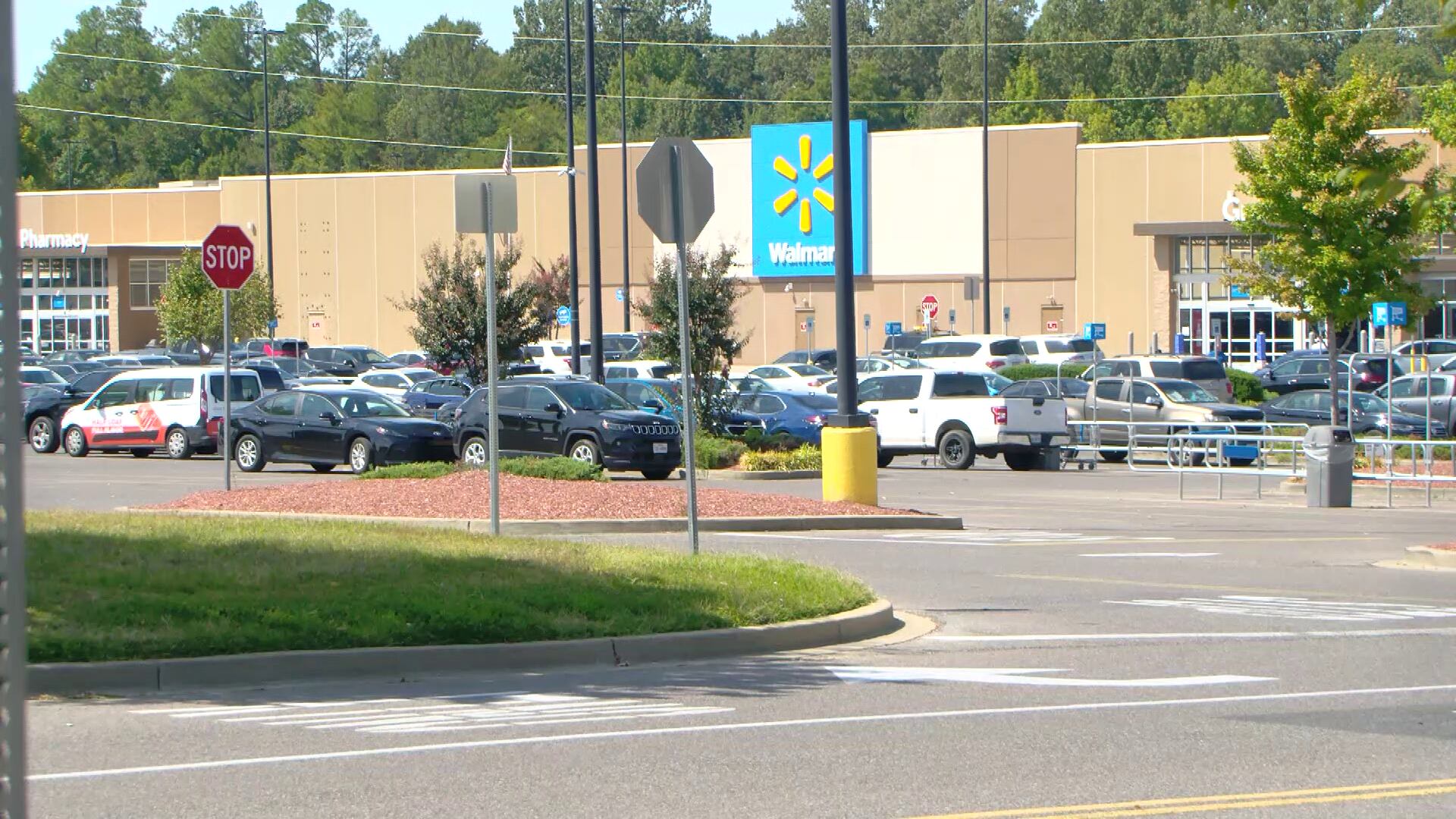 Walmart employee not facing charges after stabbing would-be attacker