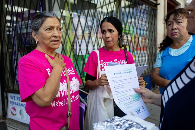 'Concerned' Chicago residents hand out flyers warning public of rights ...
