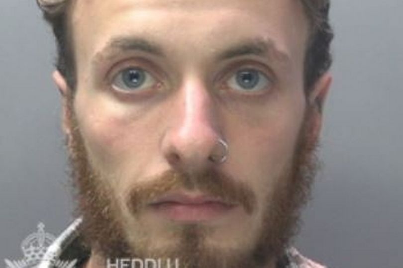 He sent out menus and offered testers but it wasn't legal 'head chef' work