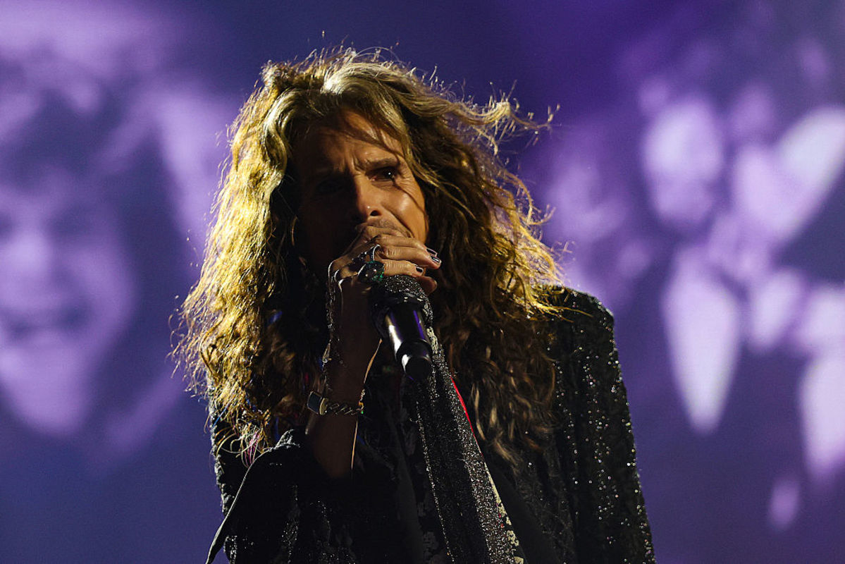 Steven Tyler’s Powerful VMAs Performance Leaves Fans Begging For an ...