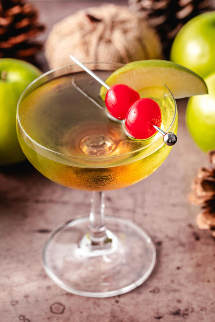 4-ingredient sour apple martini