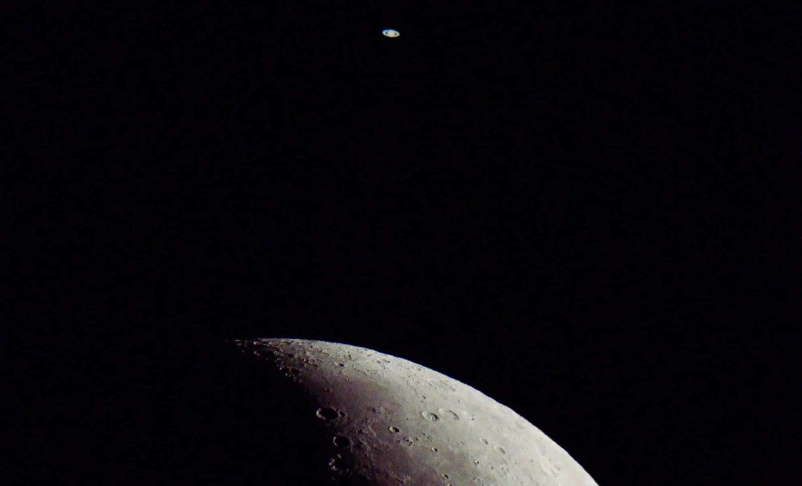 Saturn and the Moon Will Align in a Stunning Skywatching Event Tonight ...