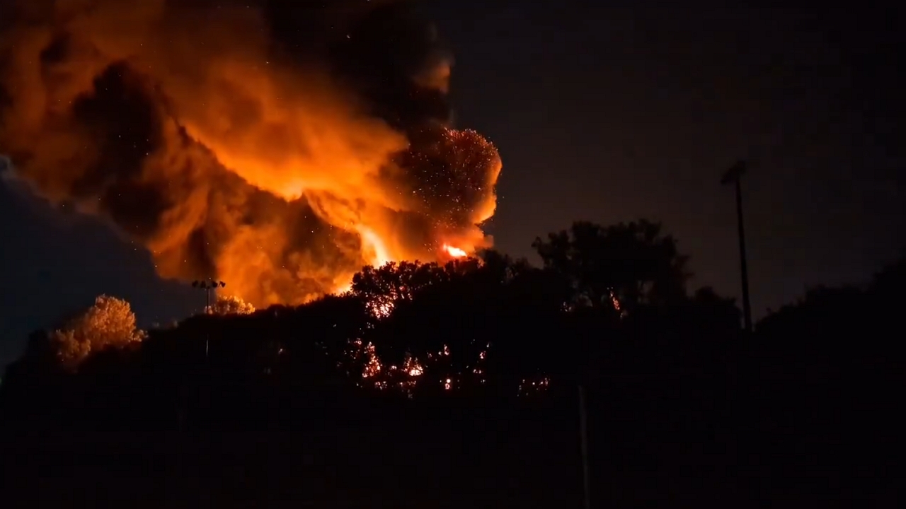 Three-alarm fire causes building collapse in Minneapolis, USA