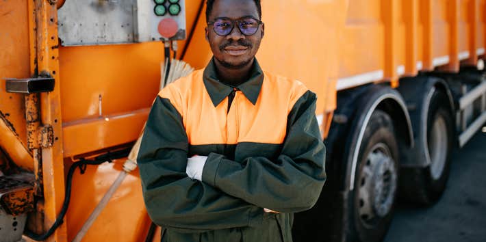 Kids Say Goodbye To The Garbage Man They Loved Because His Job Is Being ...