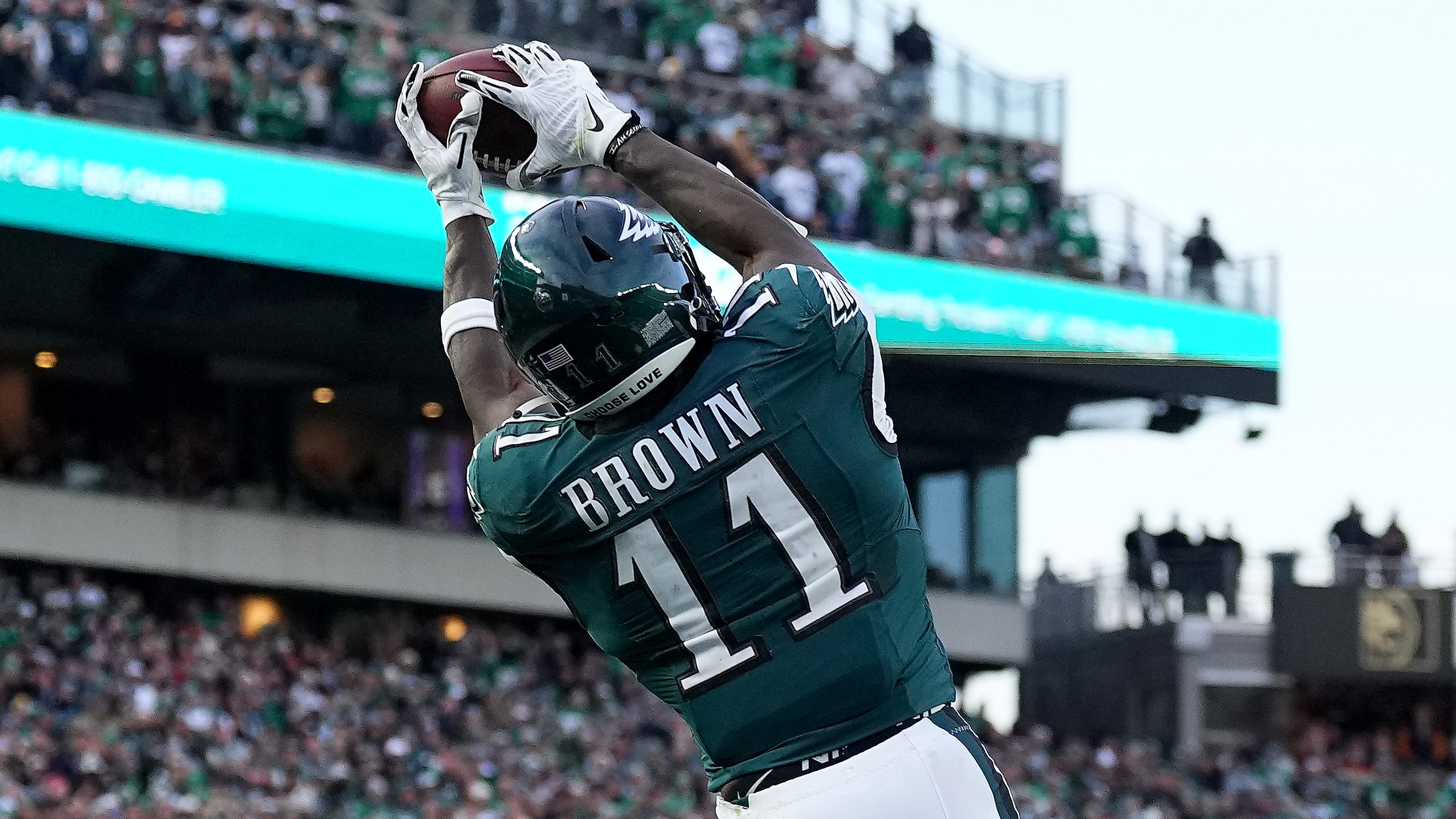 Eagles hosting 1,249-yard wide receiver for workout, sources say