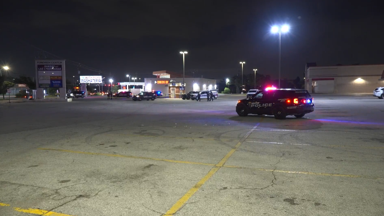 Bissonnet Street shooting: Man shot dead in parking lot, suspect still ...