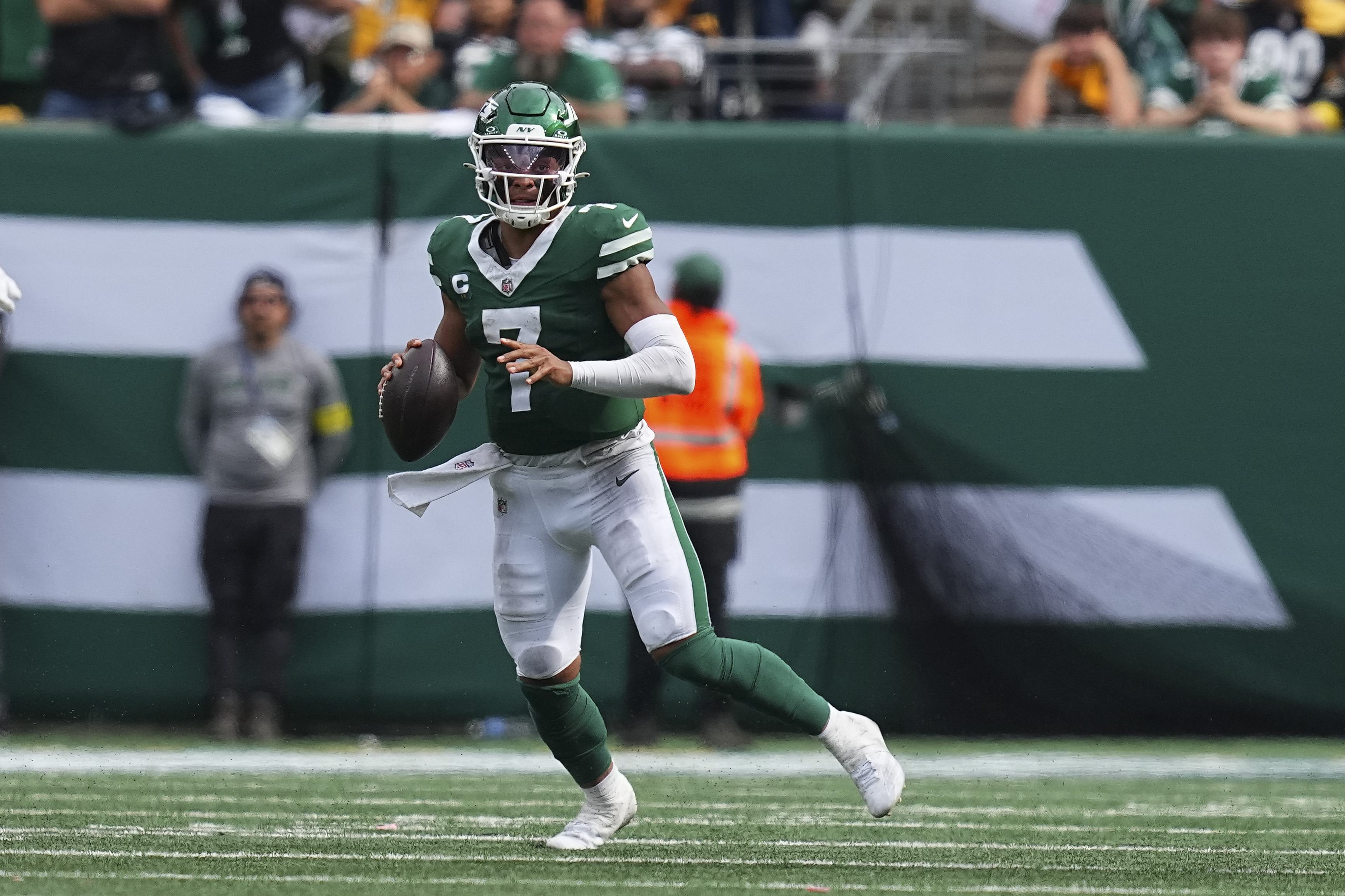 Justin Fields Sends Bold Message About Jets Offense After Loss