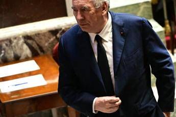 Francia, cade il governo Bayrou. Macron: "Nomina successore nei ...