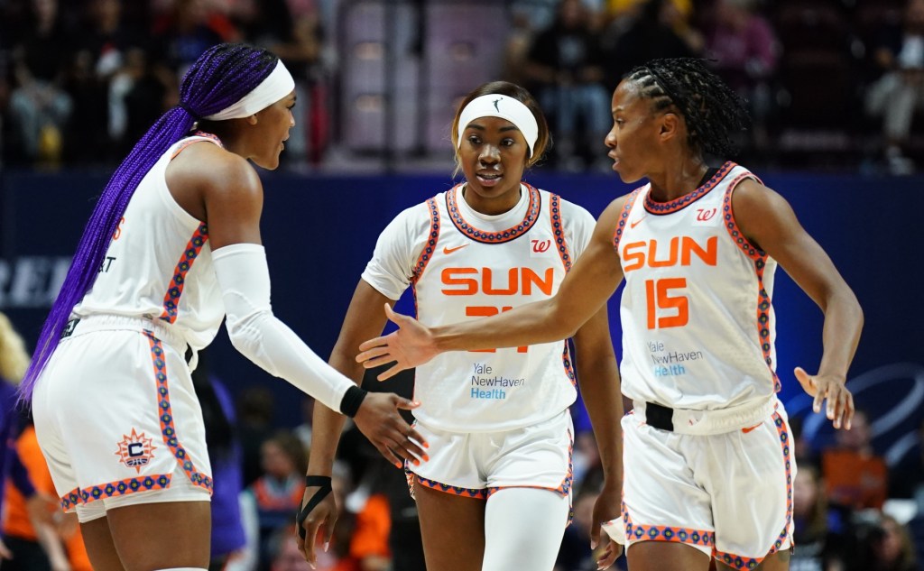 Connecticut Senators Rip WNBA Handling of Sun Sale