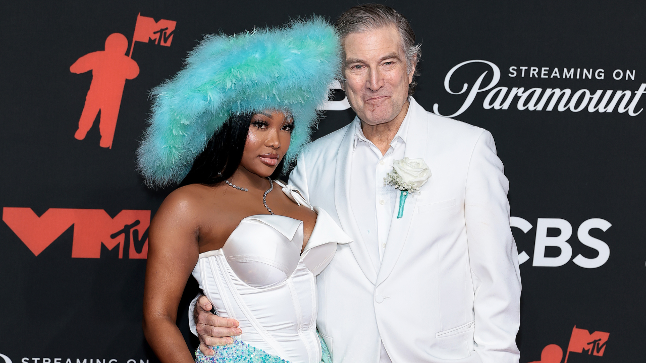 Summer Walker’s 2025 VMA date has some social media users cheering for ...