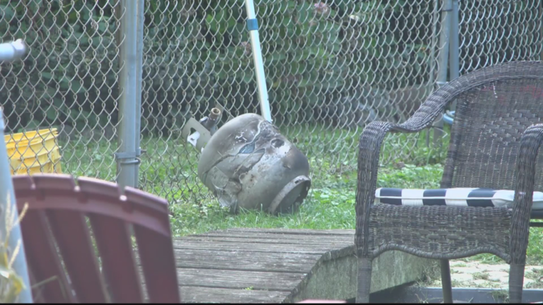 2 injured, hospitalized after propane tank explosion
