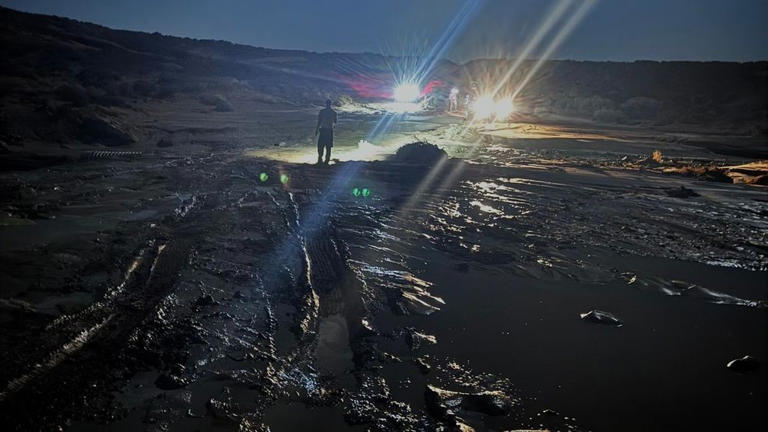 Flash flood sweeps hiker 300 feet downstream in sudden Hurricane Wash ...